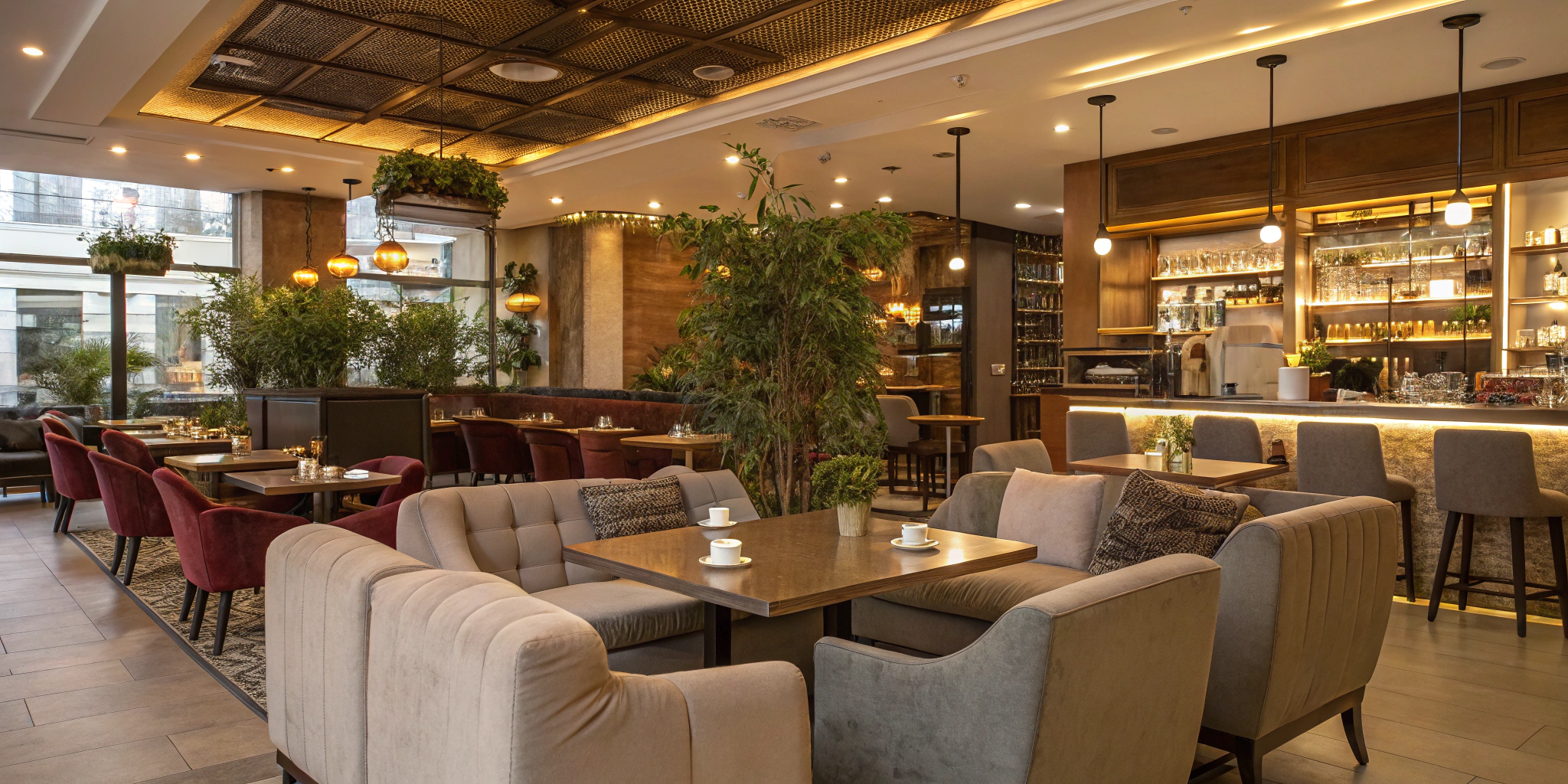 Designing the Perfect Cafe: Stylish and Comfortable Furniture - Lakdi ...